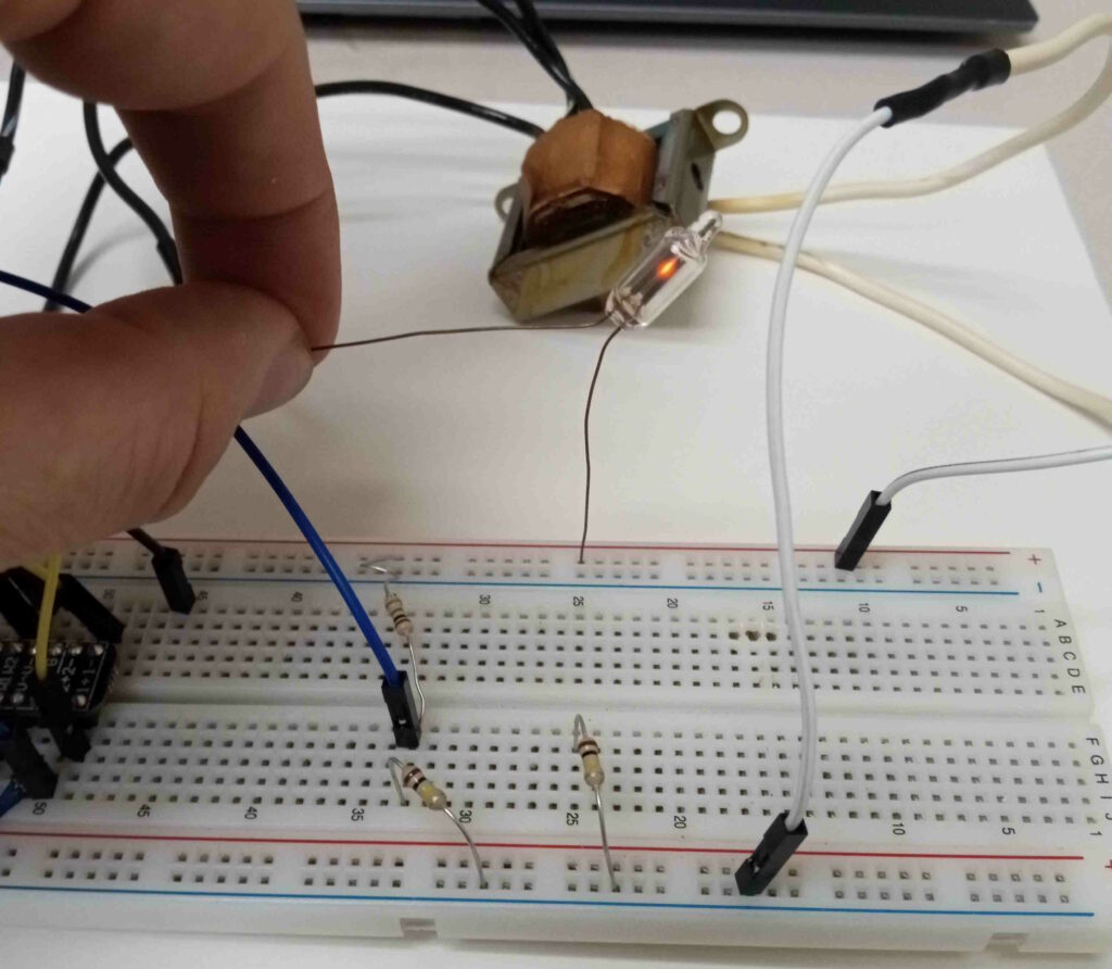 Ignite a Neon Lamp Using the Analog Discovery 3 – Digilent Blog